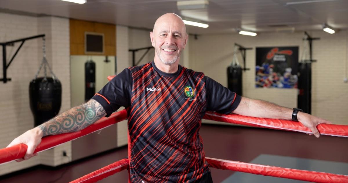 Poetry in motion: Boxing coach Damian immortalised for towering ...